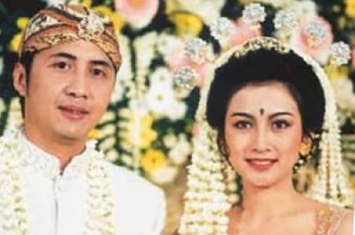 Setahun Nikah Langsung Teken Akta Cerai, Inilah Suami Pertama Desy ...