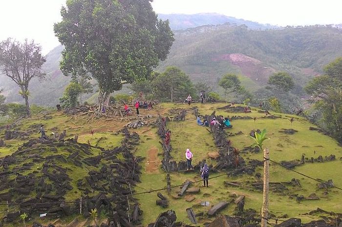 Apa Itu Situs Megalitikum? Selain Situs Batu Berak, Indonesia Punya ...