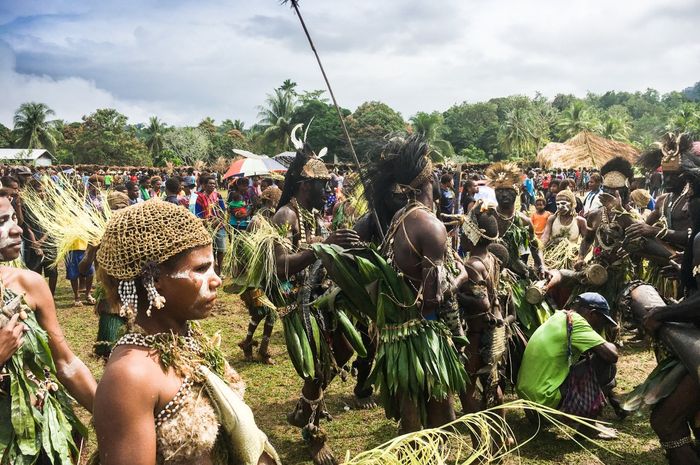 Budaya Merauke: Tari Gatzi Suku Marind yang Diiringi Tifa Khas Papua - Bobo