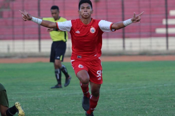 Di Usia Muda, Kiper Persija Pernah Cetak Gol Mirip Kiper Pencetak 131 ... Di Usia Muda, Kiper Persija Pernah Cetak Gol Mirip Kiper Pencetak 131 ...