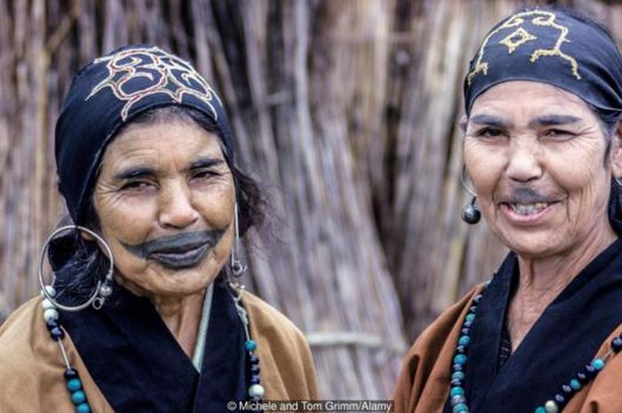 Kisah Suku Ainu di Hokkaido, Penduduk Asli Jepang yang Terlupakan ...
