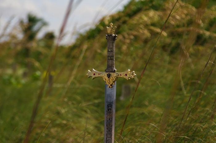 Arti Mimpi Melihat Pedang Emas Ternyata Tak Seindah Kelihatannya, Kamu ...