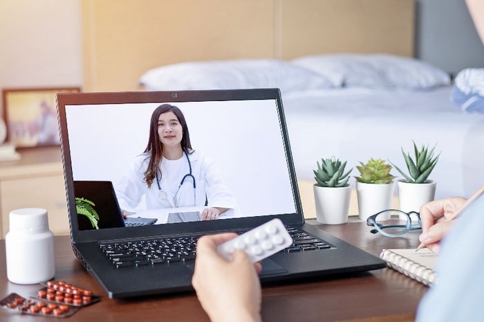 Rutin Konsultasi Lewal Video Call dengan Dokter Jadi Bagian New Normal ...