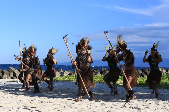 Tari Wutukala, Inovasi Berburu Ikan Ala Suku Moy di Papua Barat ...