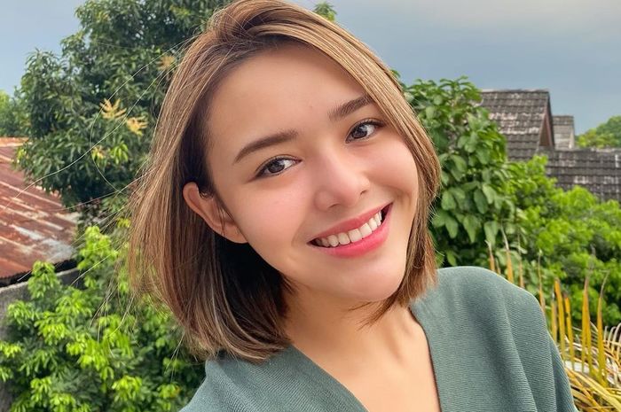 Amanda Manopo Pamer Foto Seksi Gunakan Bra Tipis di Atas Ranjang ...