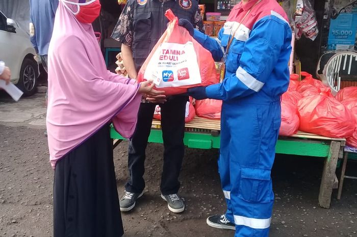 Salurkan Bantuan Sembako dan Masker, Pertamina Libatkan 35 UMKM di ... Salurkan Bantuan Sembako dan Masker, Pertamina Libatkan 35 UMKM di ...