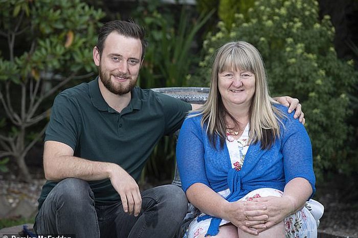 Putranya Dibunuh Anggota Geng, Wanita Ini Justru Akhirnya Bersahabat ...