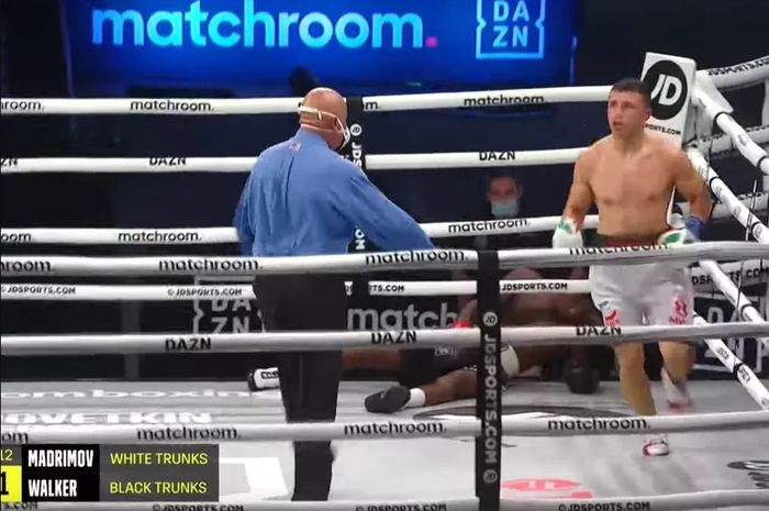 Wasit Tinju ini Lakukan Keputusan Gila Setelah Lihat Teknik Mengerikan ... Wasit Tinju ini Lakukan Keputusan Gila Setelah Lihat Teknik Mengerikan ...