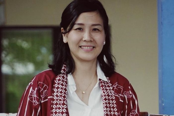 Tampil Cetar dengan Rambut Ikal, Veronica Tan Dipuji Cantik bak Artis ...