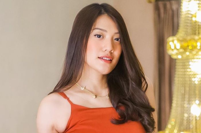 Tengah Hamil Anak Kedua, Anissa Aziza Tak Malu Pamer Foto Berendam di ...