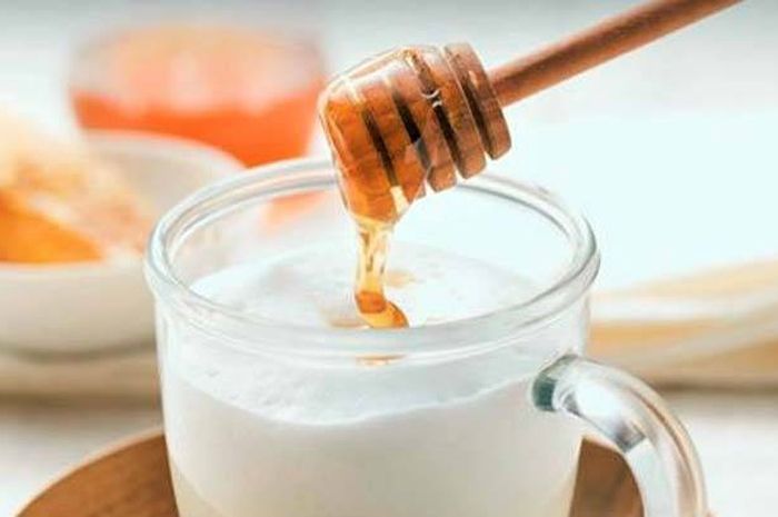 Ketahui 4 Manfaat Minum Susu Campur Madu Untuk Kesehatan Tubuh Kita