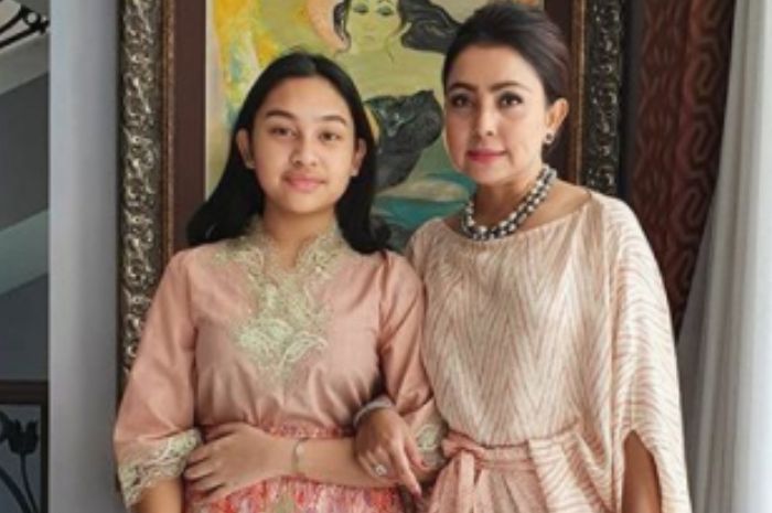 3 Ide Tampil Keren Pakai 1 Slip On ala Anak Mayangsari, Khirani ...
