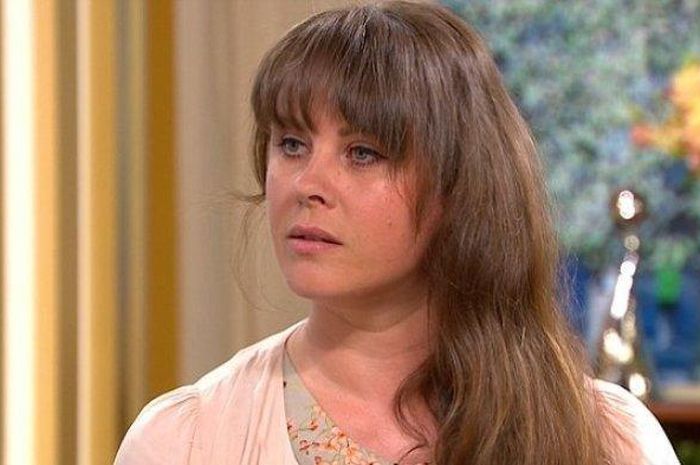 BERITA TERPOPULER: Kisah Rebecca Barker, Wanita Cantik Yang Mengaku ...