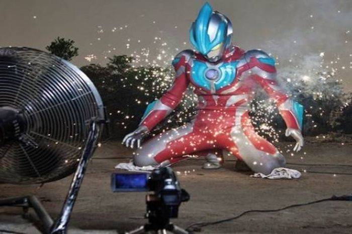 7 Foto Di Balik Layar Pembuatan Serial Ultraman Tahun 90an - Hai