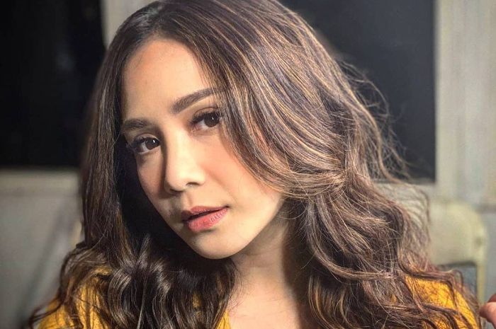 Kayak Nggak Pakai Celana, Nagita Slavina Justru Bikin Heboh Karena Bawa Tas Mungil Harga ...