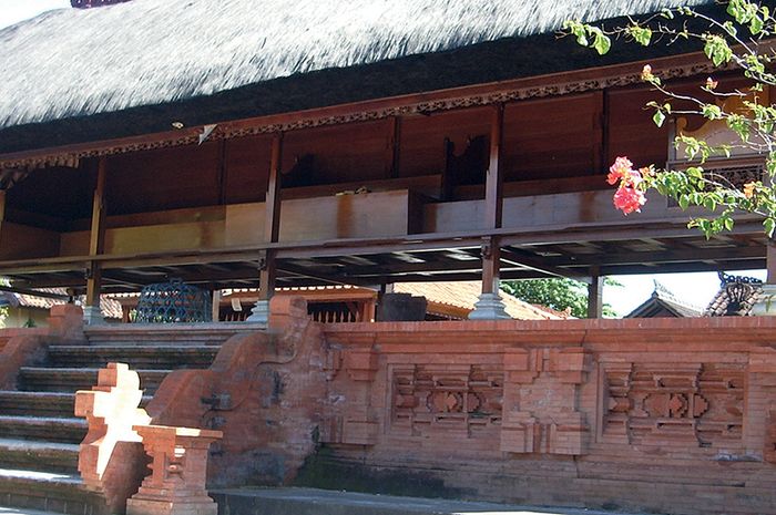 Menilik Aksen, Warna Hingga Tekstur yang Dihasilkan Bata Merah pada ...