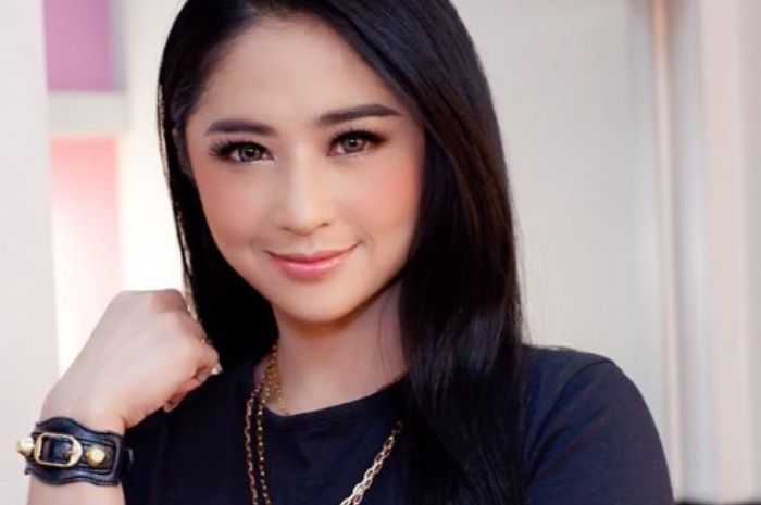 Dapat Arahan Langsung dari Artis Lawas Vicky Burki, Dewi Perssik Getol ...
