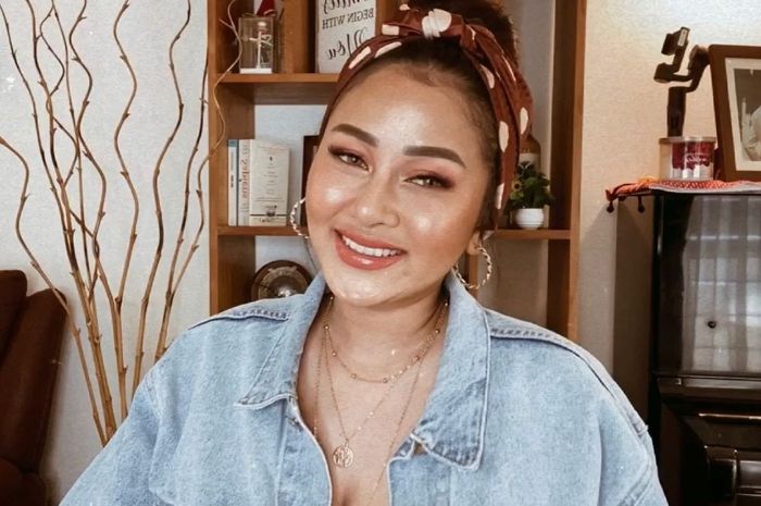 Mutia Ayu Tampil Beda dengan Wajah Full Makeup, Netizen Justru Salfok ...