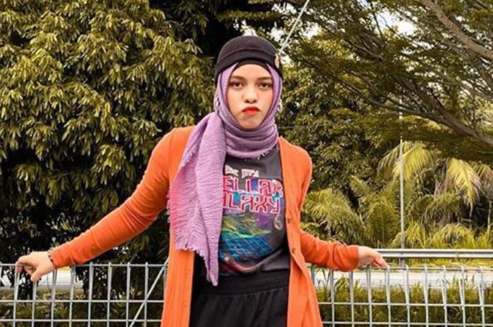 4 OOTD Sajidah Halilintar Buat Tampil Keren Maksimal Pakai Hijab Ungu ...