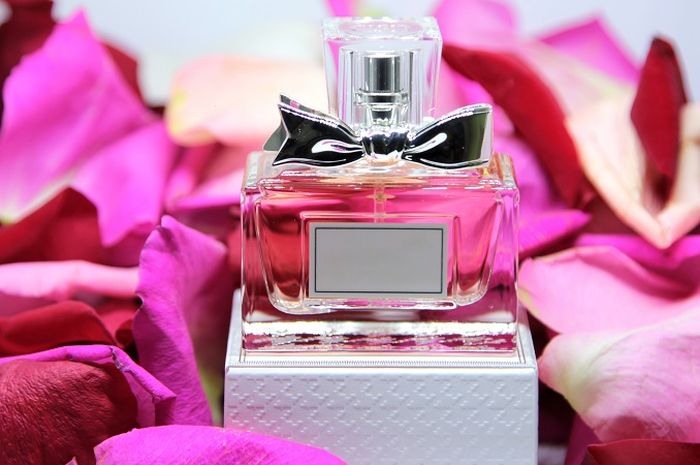 Intip Proses Pemetikan Bunga Mawar untuk Membuat Parfum Mewah Ternama ...