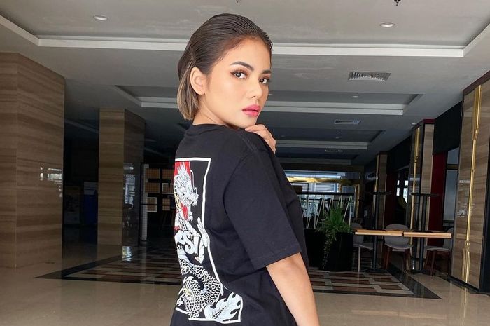 Dinar Candy Ngaku Dukung Semua Program Pemerintah Meski Nekat Pakai Bikini Di Pinggir Jalan