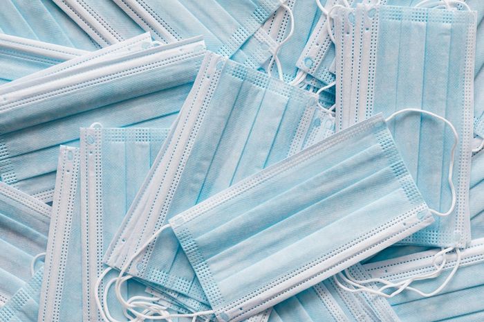 Apa Benar Pakai 2 Masker Lebih Baik untuk Cegah COVID-19? Ini ...