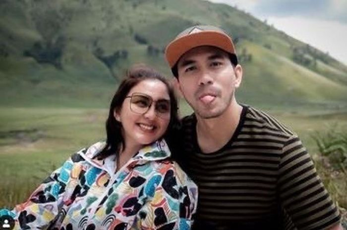 Kecup Kening Donna Agnesia dengan Lembut, Darius Sinathrya Ungkap Kisah ...