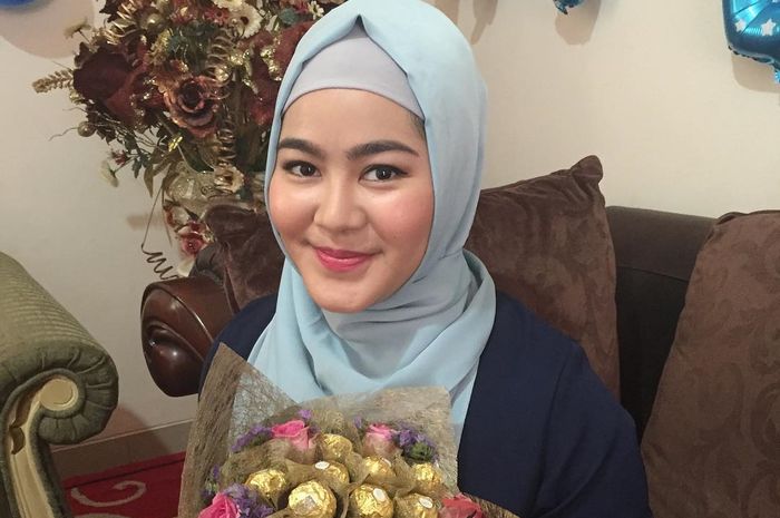 Gerah Dituding Bangkrut, Sherrin Tharia Buka Suara Alasan Jualan Kue - Nova