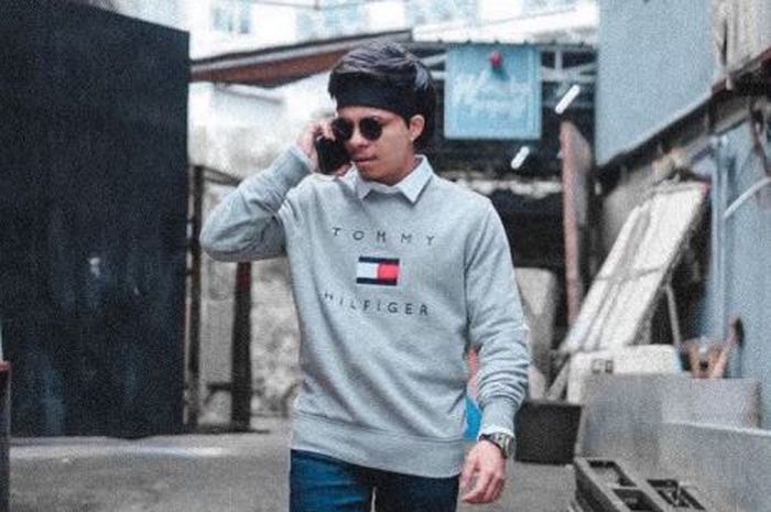 Gayanya Selalu Khas dengan Headband Nemplok di Jidat, Apakah Atta ...