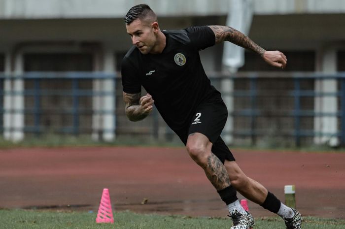 Bergeser Posisi dari Bek Menjadi Gelandang Bukan Sesuatu yang Baru bagi ...