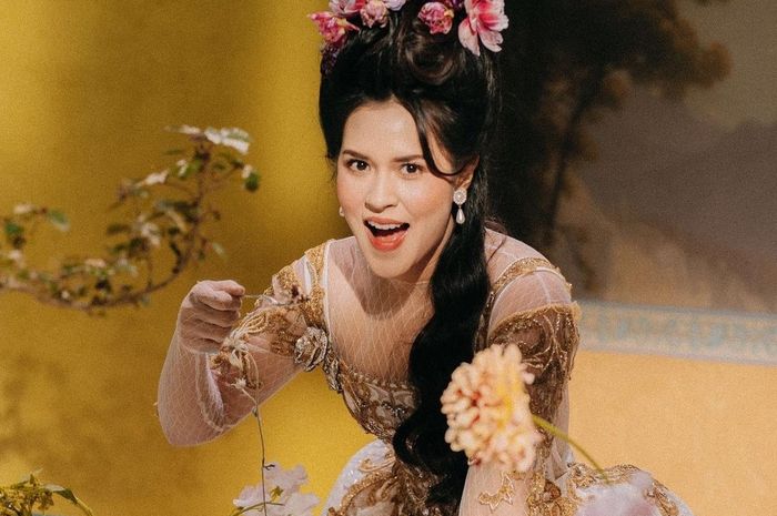 Penampilan Raisa dalam Video Klip Single Terbarunya, Memakai Pakaian ...