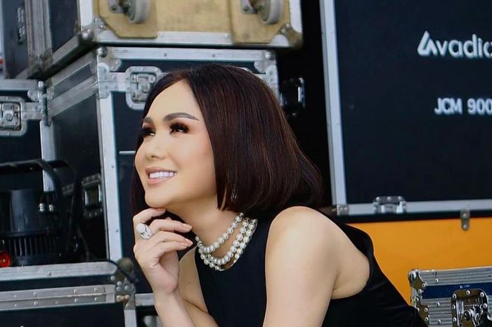 Pantas Wajahnya Awet Muda Bak Anak Kuliahan di Usia 49 Tahun, Yuni Shara Ternyata Rutin Minum ...