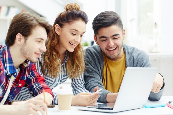 Cara Meminta Pendapat dalam Bahasa Inggris dan Contoh Kalimatnya - Adjar