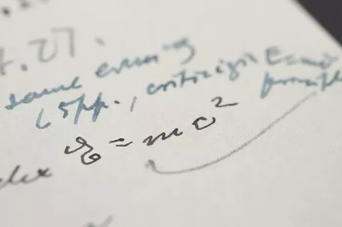 Surat Albert Einstein yang Berisi Rumus E=MC2 Dijual Rp17,2 Miliar ...