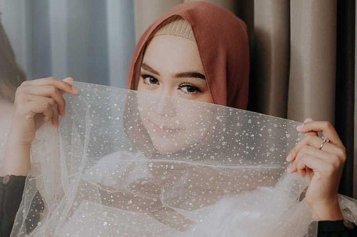 Dituding Oplas, Tampilan Bentuk Wajah Ria Ricis Jadi Sorotan Netizen ...