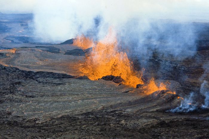 Setelah 38 Tahun, Gunung Api Aktif Terbesar Sedunia Mulai Meletus Lagi ...
