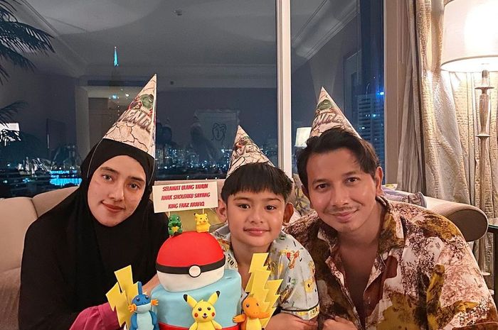 Bak Pangeran dan Memiliki Wajah Bule Arab, Ini Potret Anak Fairuz A ...