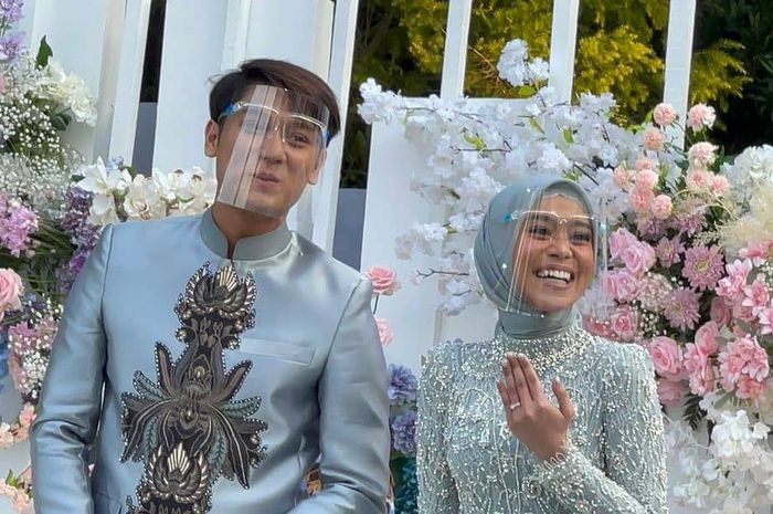 Resmi Lamaran, Rizky Billar Sempat Lupa dengan Cincin Pertunangannya ... Resmi Lamaran, Rizky Billar Sempat Lupa dengan Cincin Pertunangannya ...