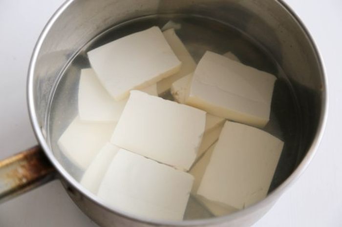 Kasih Tahu Pembantu, Coba Rebus Dulu Tahu Selama 5 Menit Sebelum ...