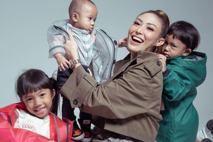 Bukan Kembar Tapi Terdengar Serupa, Inilah 3 Arti Nama Anak Ayu Dewi ...