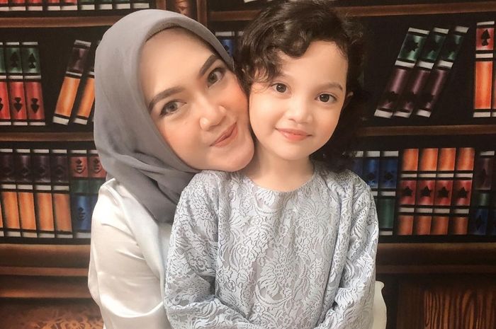 Kisah Inspiratif Chacha Thaib dalam Membagi Waktu Sebagai Ibu Bekerja ...