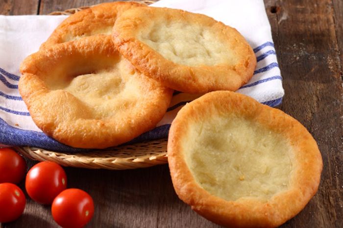 Resep Langos Enak, Inspirasi Camilan Malam Hari Khas Hungaria - Sajian ...