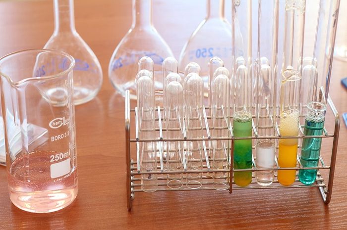 Mengenal Sel Elektrolisis serta Reaksi dan Susunan Sel Elektrolisis - Adjar