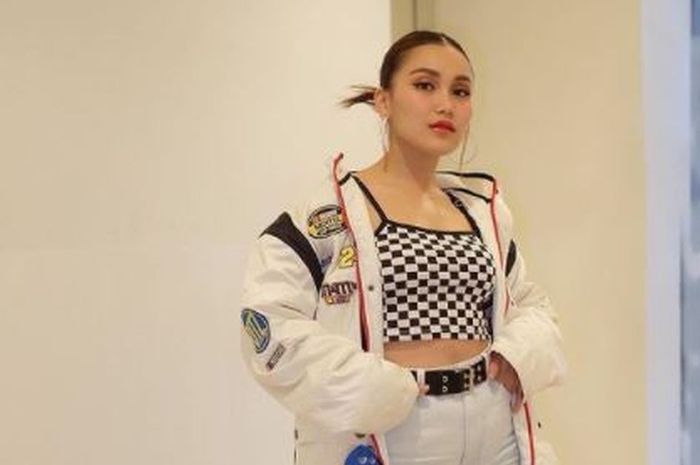 Selamat Ayu Ting Ting Lagi Lagi Masuk Nominasi 100 Wanita Tercantik Di