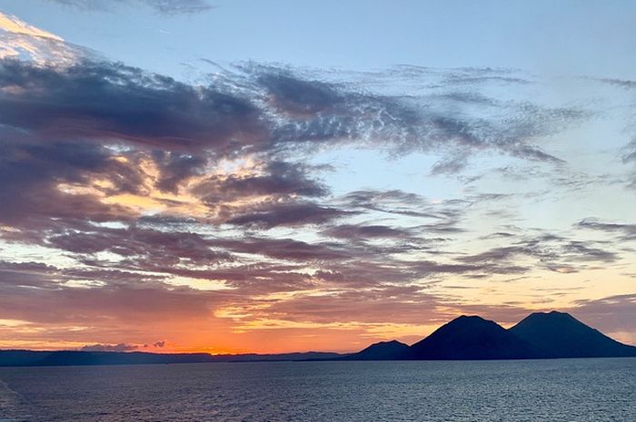 Di Manakah Letak Gunung Tertinggi Kedua di Wilayah Indonesia? - Adjar