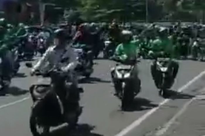 Viral Ratusan Driver Ojol di Bandung Konvoi Sambil Teriak, Ternyata Ini ... Viral Ratusan Driver Ojol di Bandung Konvoi Sambil Teriak, Ternyata Ini ...