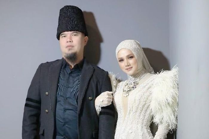 Pantas Sekelas Ahmad Dhani Bertekuk Lutut, intip Pesona Mulan Jameela ... Pantas Sekelas Ahmad Dhani Bertekuk Lutut, intip Pesona Mulan Jameela ...