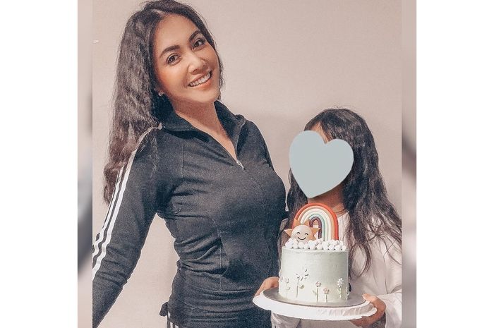 Denada Unggah Foto Bersama Aisha Aurum, Netizen Soroti Hal Ini - Nova Denada Unggah Foto Bersama Aisha Aurum, Netizen Soroti Hal Ini - Nova