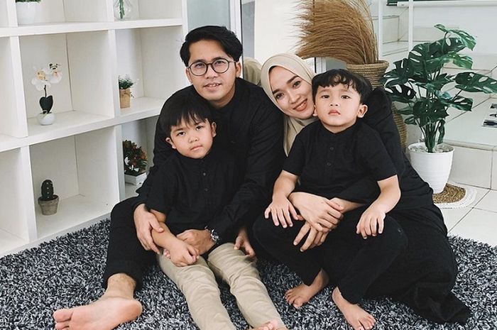 Dicurigai Hangout Bareng Ayus dan Anak-anak, Ririe Fairus Tersipu Malu ...