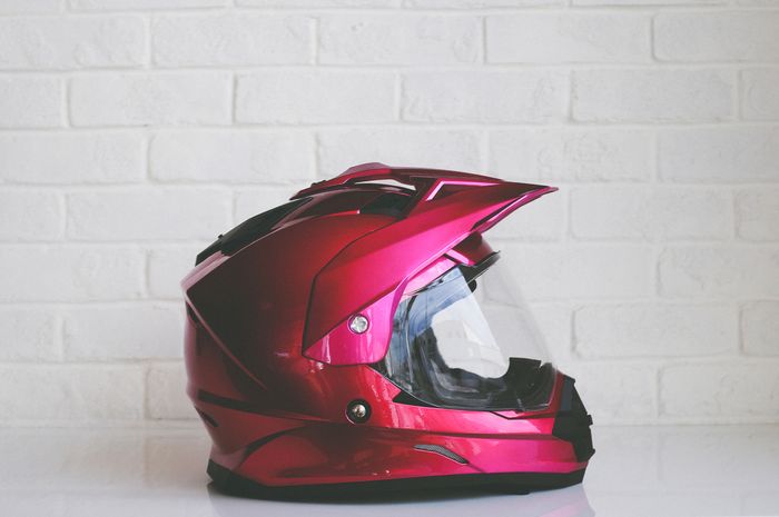 Helm Wajib Dicuci Rutin, Inilah 5 Langkah Mencuci Helm dengan Benar - Bobo